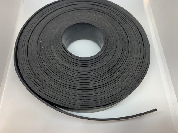 Rubber strip op rol 6mm dik. Rollen van 10 meter - ikzoekrubber.nl